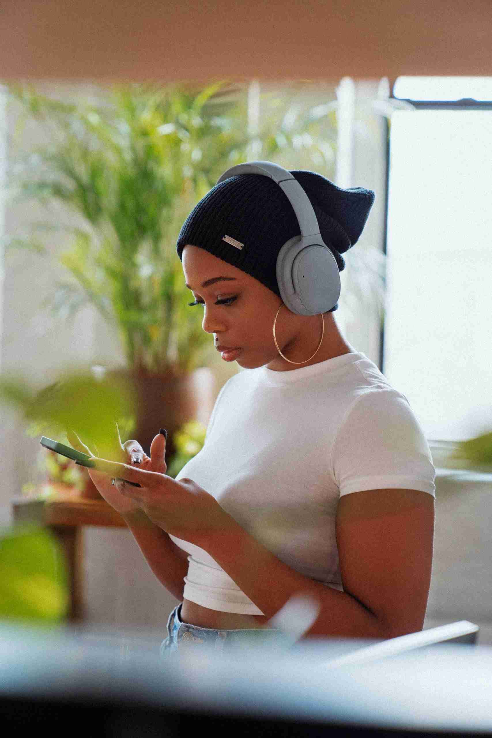 Nonchalant Magazine - Lesbian and Queer Pop Culture.
