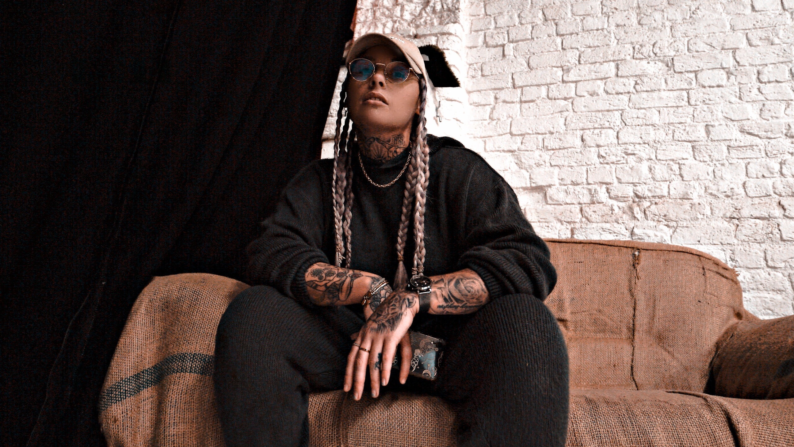 Nonchalant - Lesbian and Queer Pop Culture.